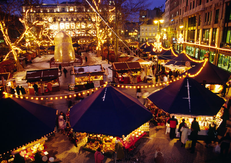 Piata de Craciun Budapesta - Pinky Travel